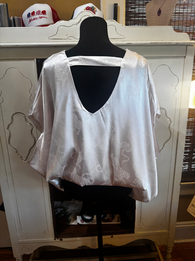 The Jennifer Cream Top – Sakari & Company